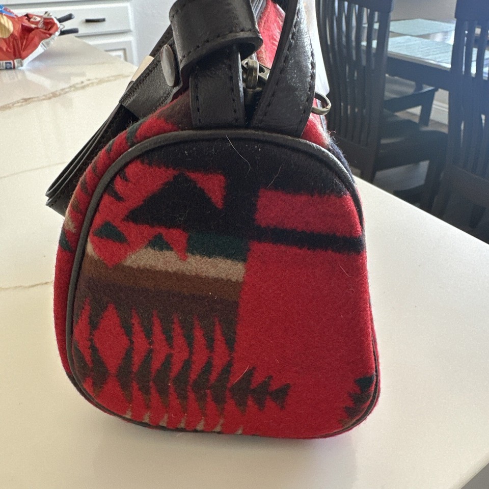 New Pendleton AZTEC Southwest Shoulder CROSSBODY BARREL Bag Toiletries ...