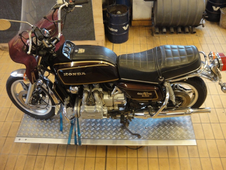 Honda GL1000 1978 K3 Swing Arm Pivot Bolt Set 78 - 79 | eBay UK