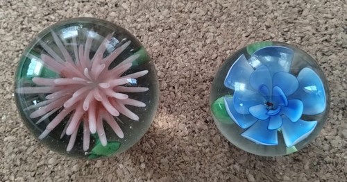 Two Small Vintage Art Glass Paperweights Flowers / Unmarked | eBay