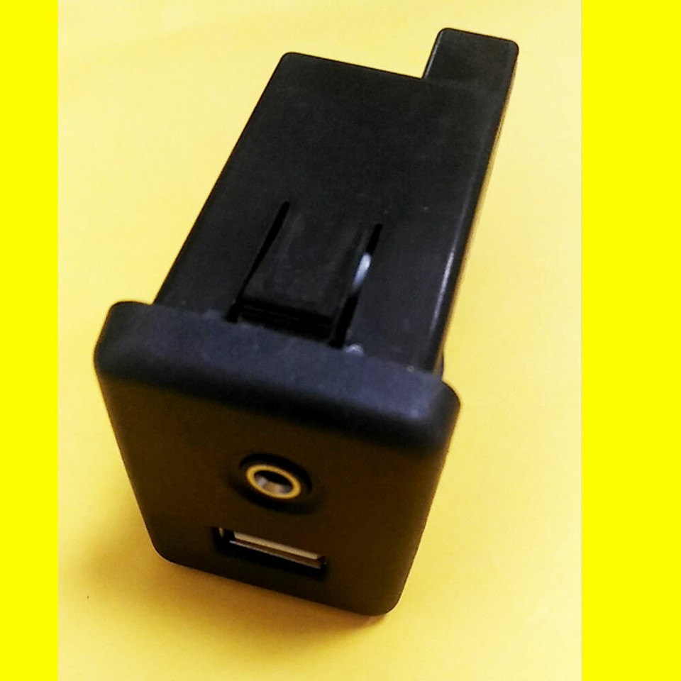 Center Console RECEPTACLE Jack DUAL USB PORT slot connector For GM ...