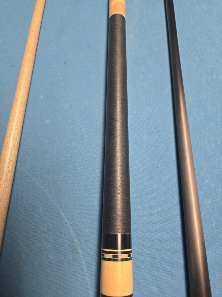 E-95 McDermott Pool Cue 1992 W/ 2 Shafts. Carbon Fiber Has ,HOW medium ...