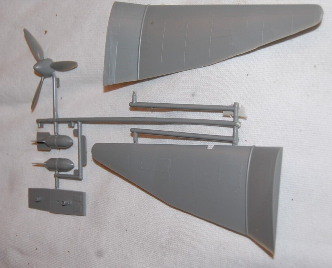 1/48 VINTAGE REVELL JUNKERS JU 87 D STUKA BOMBER PARTS WING BOMBS ...