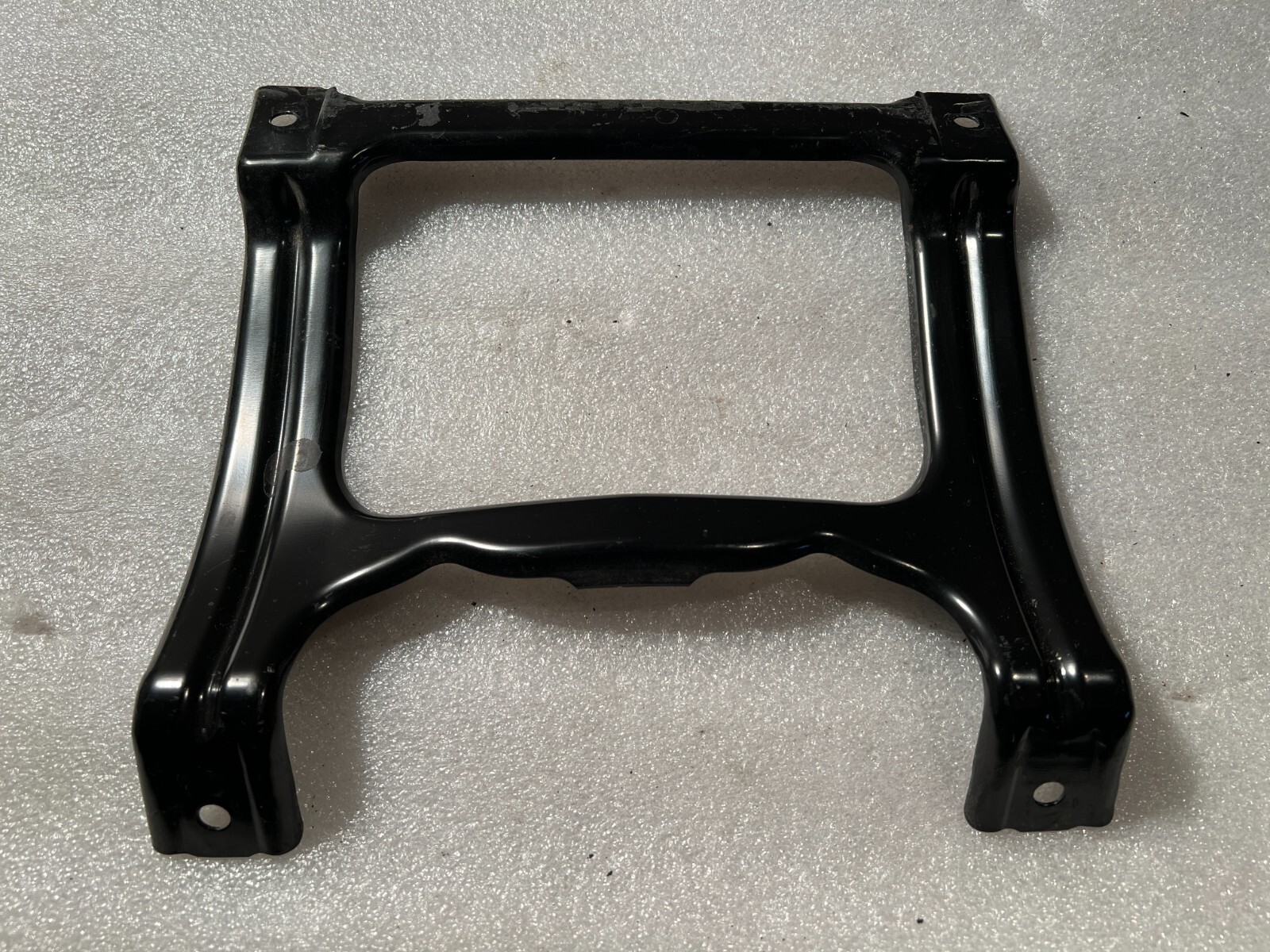 GOOD USED OEM 2020-2023 SIERRA 2500HD / 3500HD CENTER FT BUMPER BRACKET ...