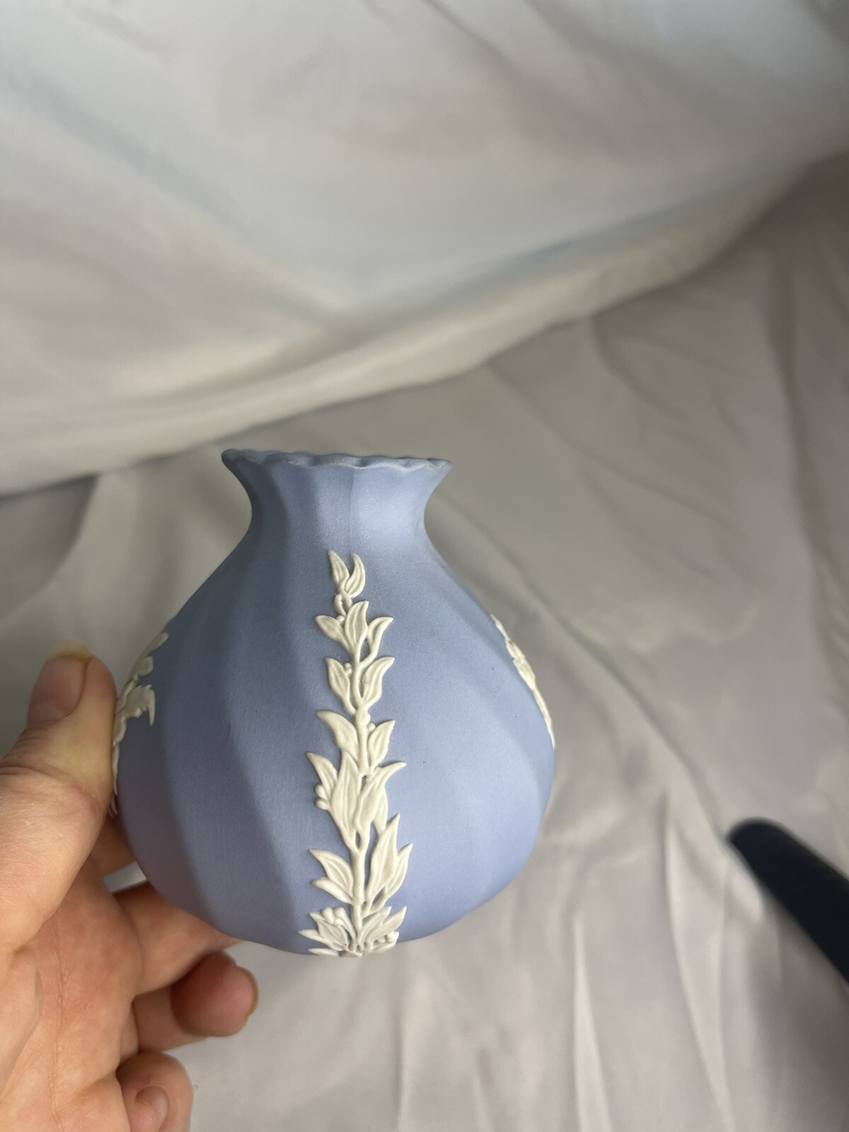 Wedgwood Blue Jasper Bud Vase Scalloped Swirl Flowers | eBay