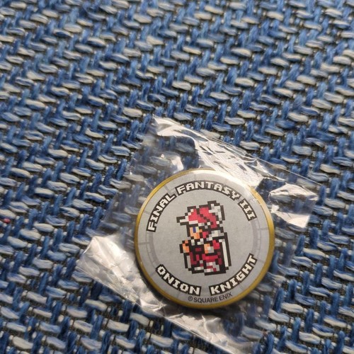 Final Fantasy III Onion Knight Pixel Art Pin Badge Square Enix Gaming ...