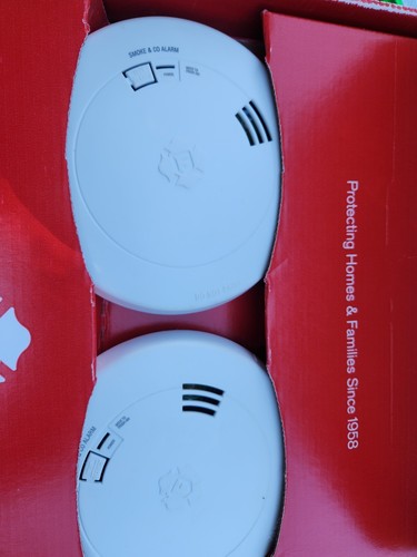 2 Pack First Alert 2-in-1 Combo Smoke/CO Alarm Voice & Location Alerts ...