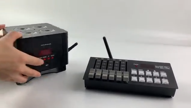 Battery-Operated Wireless DMX Console 30CH Controller 2.4G transmitter ...