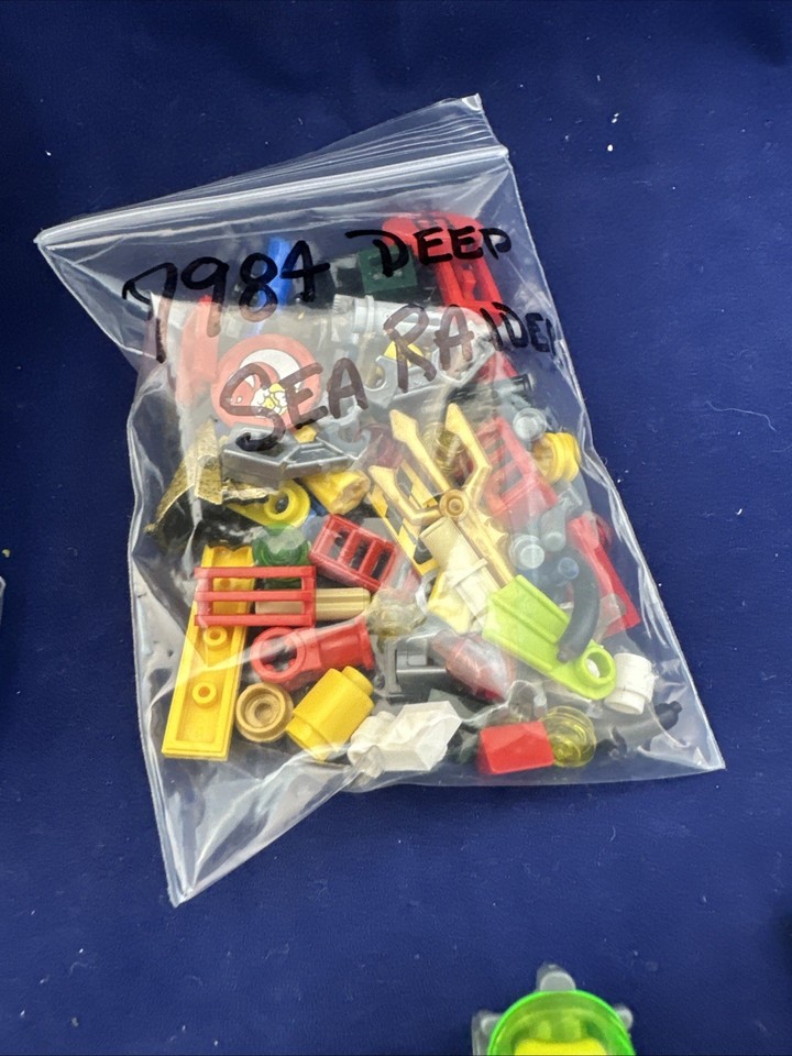 Retired LEGO Atlantis: Deep Sea Raider (7984) - 2 Mini figs ...