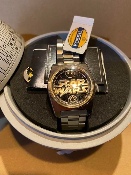FOSSIL × STAR WARS Wrist Watch With Pin Badge Limited Edition Unused ...