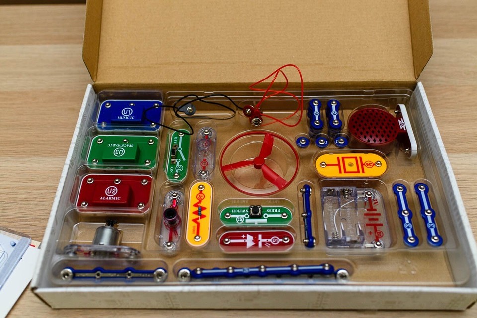 ELENCO Snap Circuits Jr. 100 Experiments Electronics Discovery Kit Toy ...