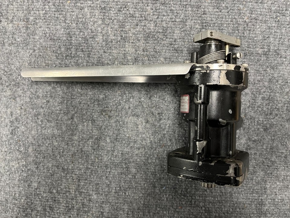 McCauley Prop Governor C290D5-F/T17 with Control Arm and Cable Bracket ...