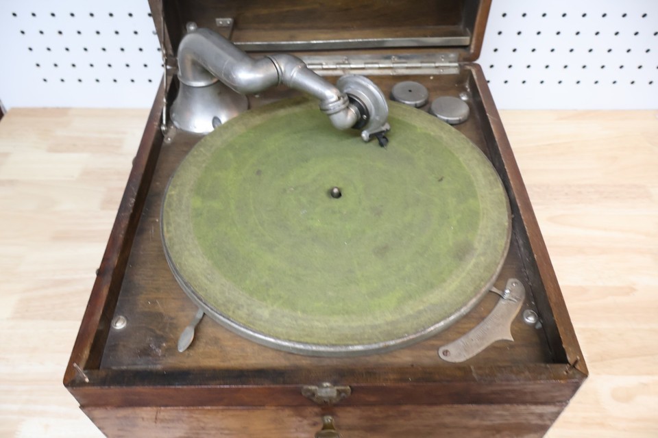 Vintage / Antique Outing Talking Machine Phonograph Record Player ...
