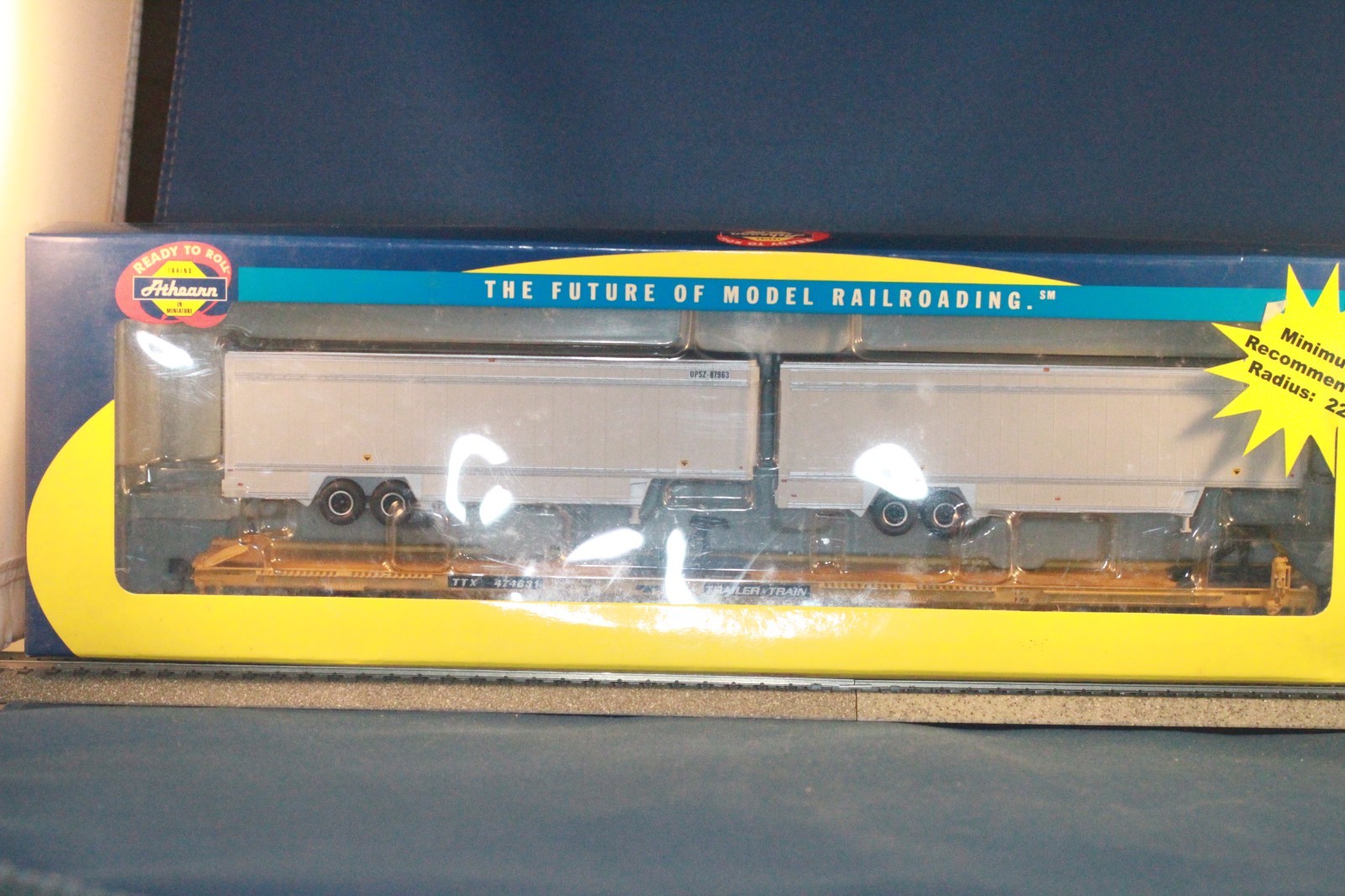 HO Athearn Ready To Run 93274 Trailer Train 85' Flat Car w/ 2 UPSZ 40 ...