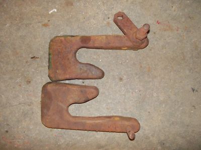 Antique & Vintage Equip Parts - Fenders Mounting Bracket
