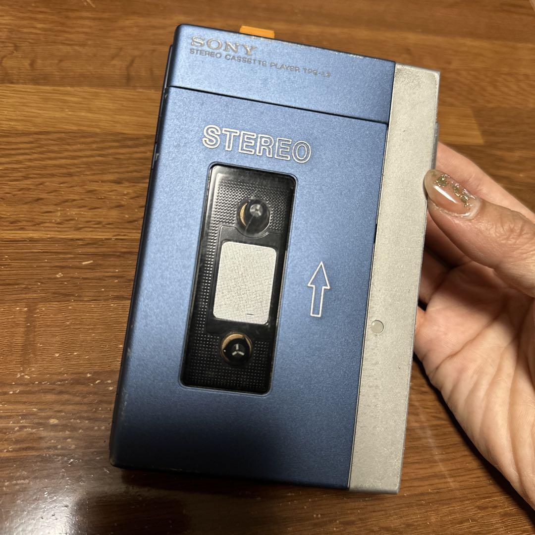 Junk Super Rare First Generation Walkman GUYS DOLLS TPS-L2 Junk Super Rare First Generation Walkman GUYS DOLLS TPS-L2