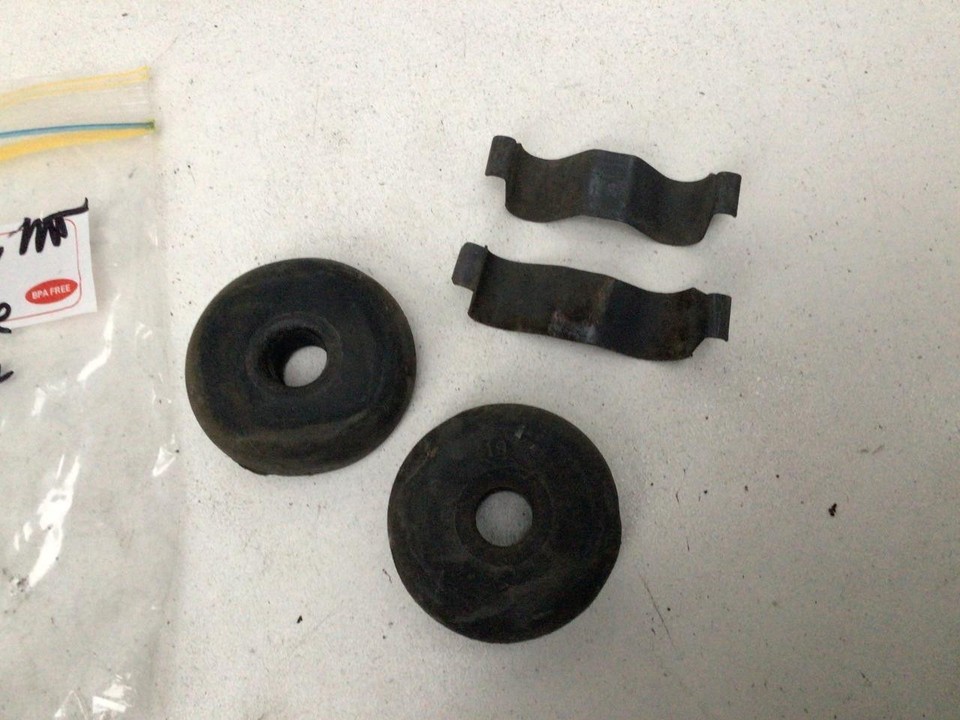 VY VZ Commodore Berlina Calais SS SV6 Exec radiator mount clips and ...