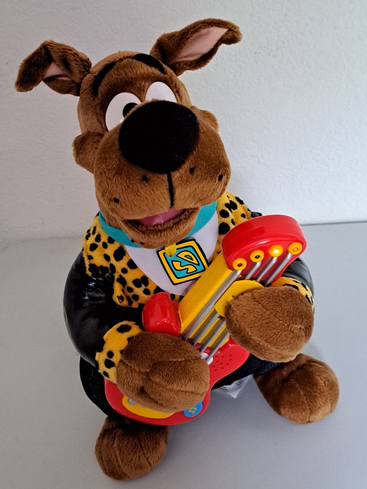 Rock n' Roll Scooby Doo 11" Plush Talking Musical Light Up Guitar | eBay