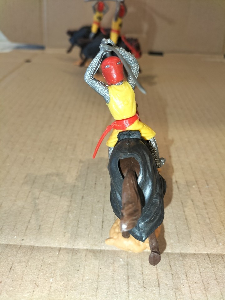 VINTAGE TIMPO TOYS - MOUNTED MEDIEVAL YELLOW KNIGHTS X 3 | eBay UK