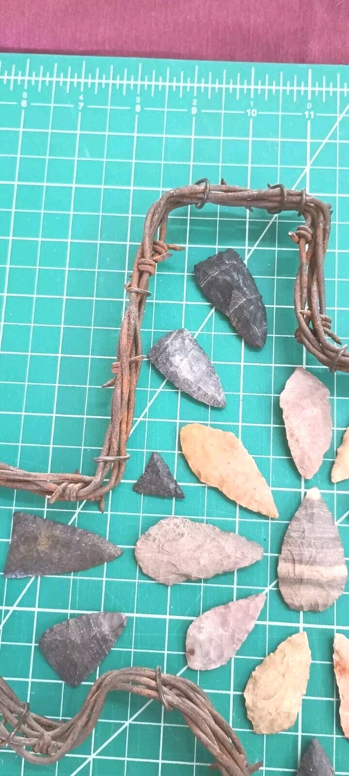 25 Authentic True South Texas Arrowheads for Display Kit with Barbwire ...