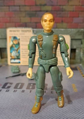 GI JOE ~ 1982 SA GRUNT ~ TIGHT JOINTS ~ STRAIGHT ARM ~ 100% complt ...