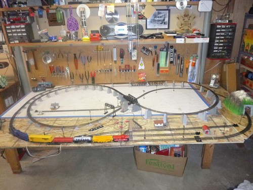 C-7 Reconditioned HO scale 4x8 elevated train set layout w/accessories ...