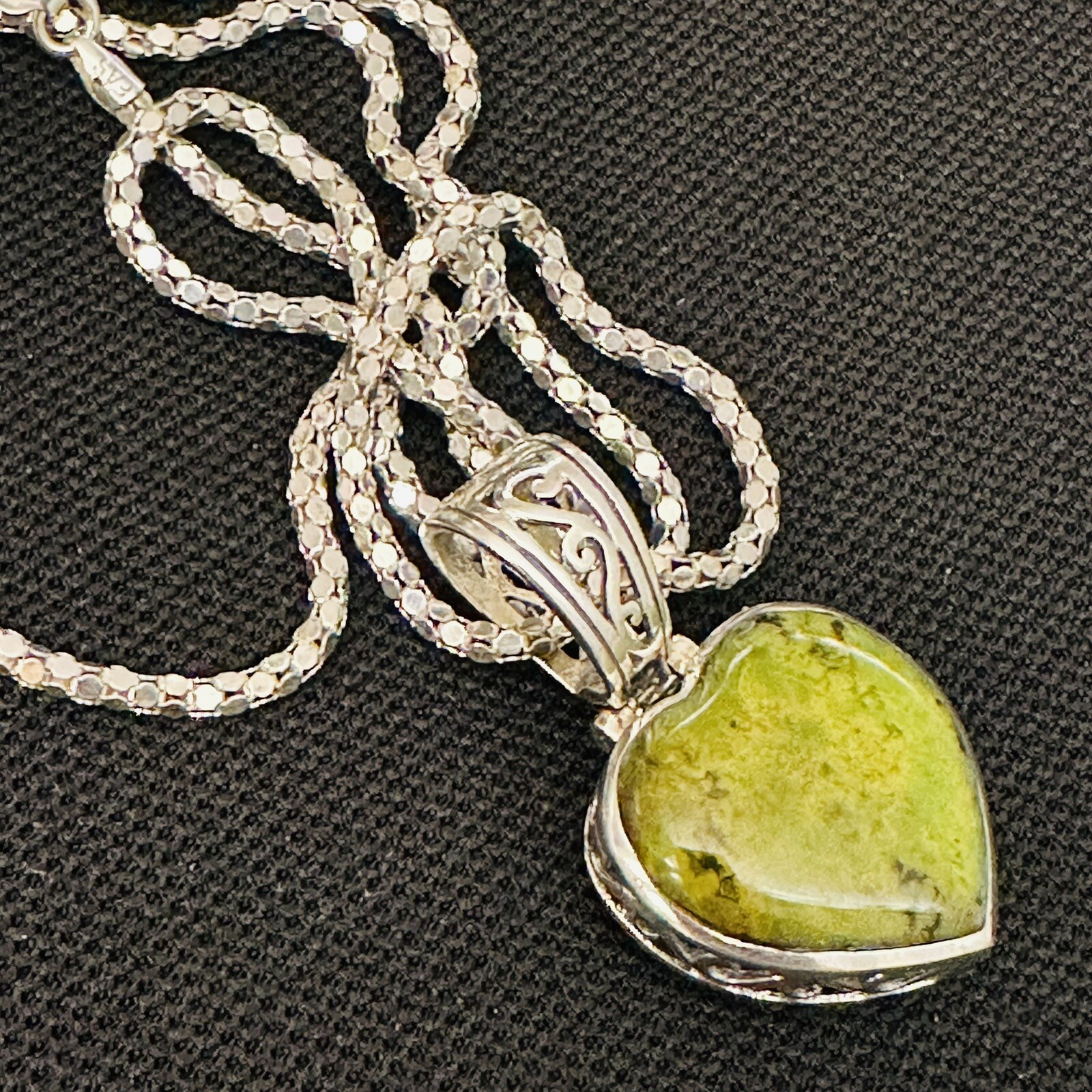 BEAUTIFUL LARGE ESTATE STERLING SILVER & GREEN STONE HEART 19” LONG ...