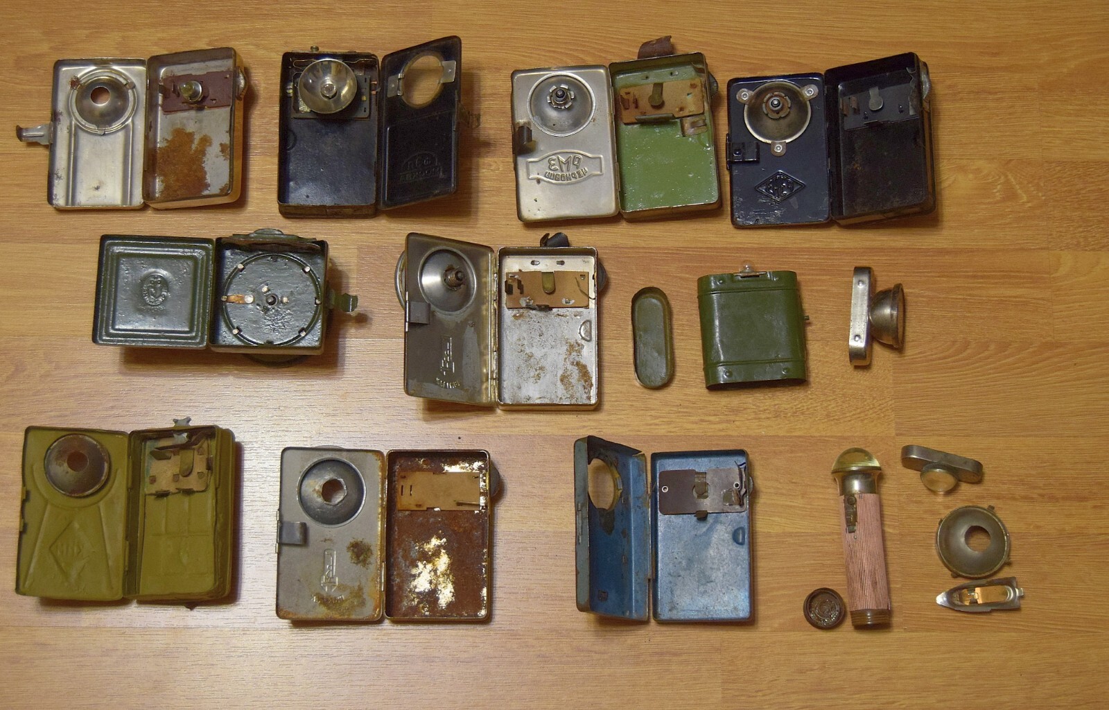 LOT OF 11 VINTAGE POCKET FLASHLIGHT SIGNAL TORCH LIGHT LAMP LANTERN ...