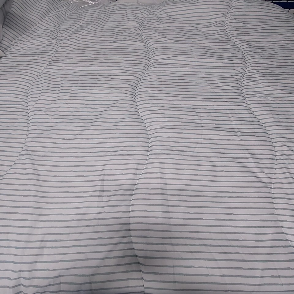 10.5 tog Double Duvet Coverless Quilt Aerated Fibre Feels Like Down 50% ...