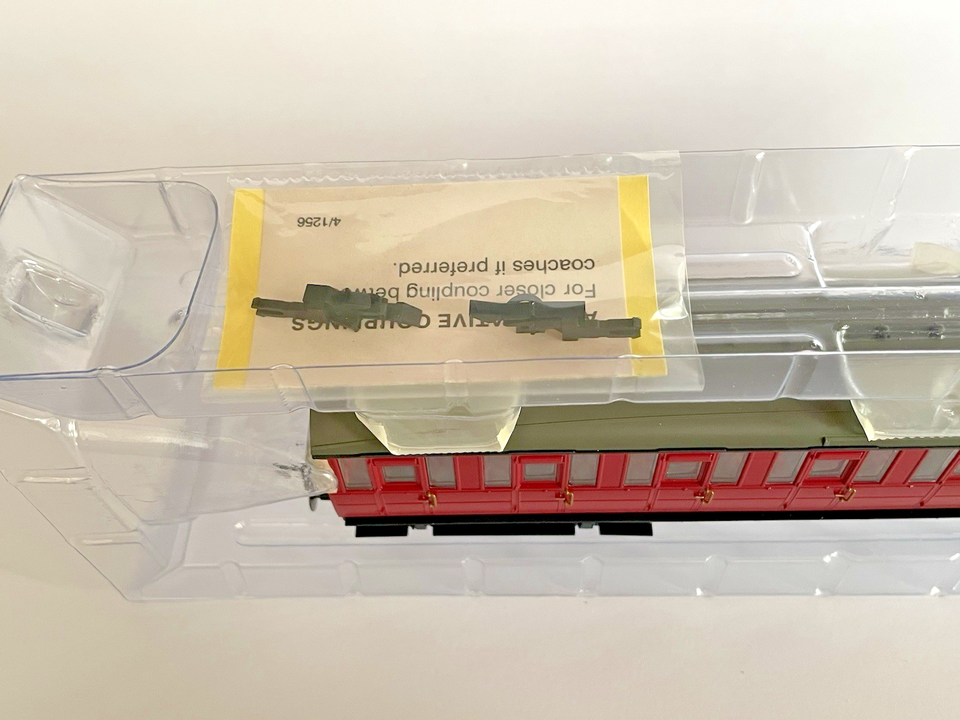 HORNBY R4520 BR GRESLEY SUBURBAN 3rd Class Coach E 82326 E | eBay UK