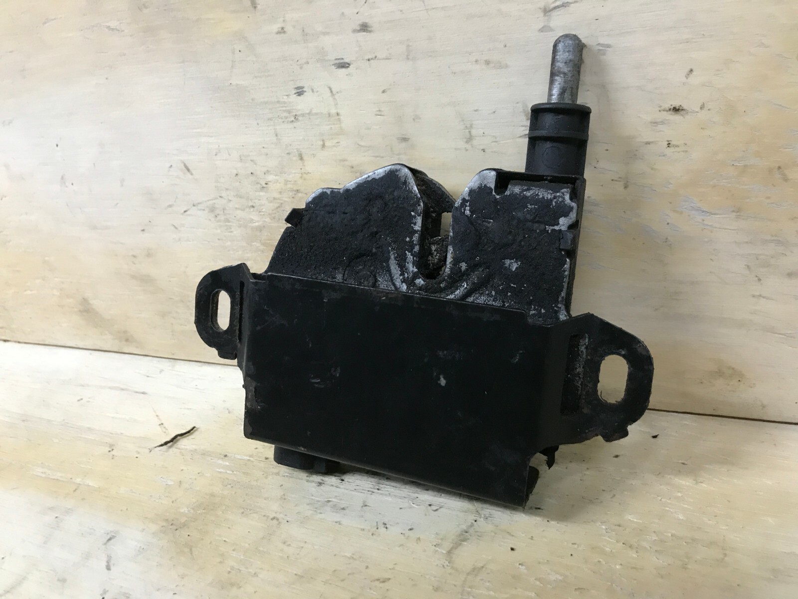 FOCUS FRONT BONNET CATCH LOCK LATCH INC SENSOR XS41-16700-BF 1998 ...