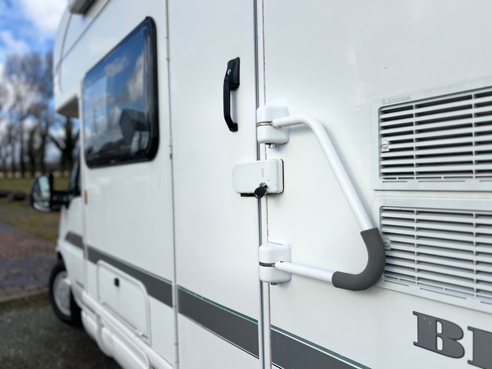 Bessacarr E705 2002 2 berth Motorhome End Washroom Captains Chairs | eBay UK