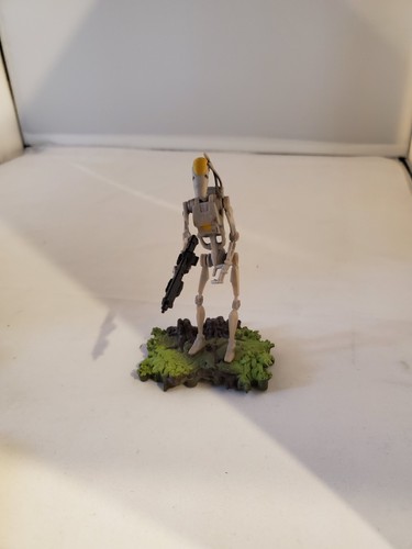 STAR WARS BATTLE DROID WITH YELLOW DETAILS AND FLOOR 2004 HASBRO FIGURE ...