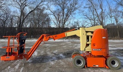 JLG E300AJP NARROW ELECTRIC ARTICULATING BOOM LIFT WITH ROTATING JIB ...
