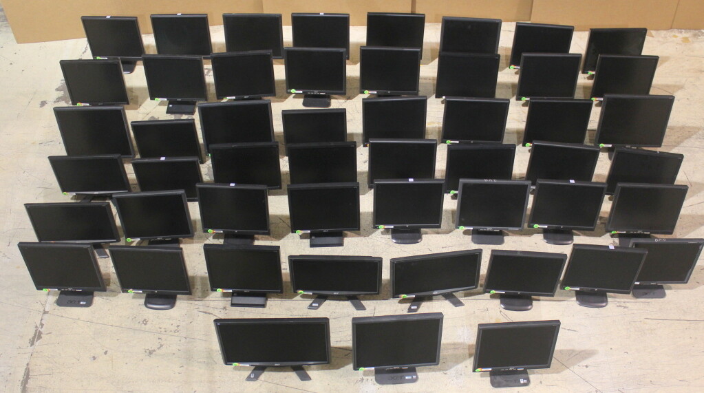 LOT of (8) Flatscreen Monitors Assorted Mixed Brand 18" to 22" (FREE ...