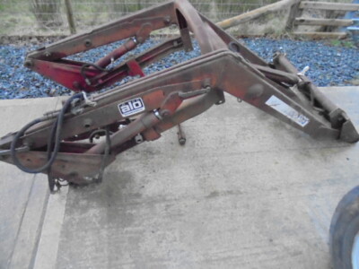 QUICKE 2230E LOADER with LEYLAND 270,262,272 MARSHALL 802 BRACKETS ...