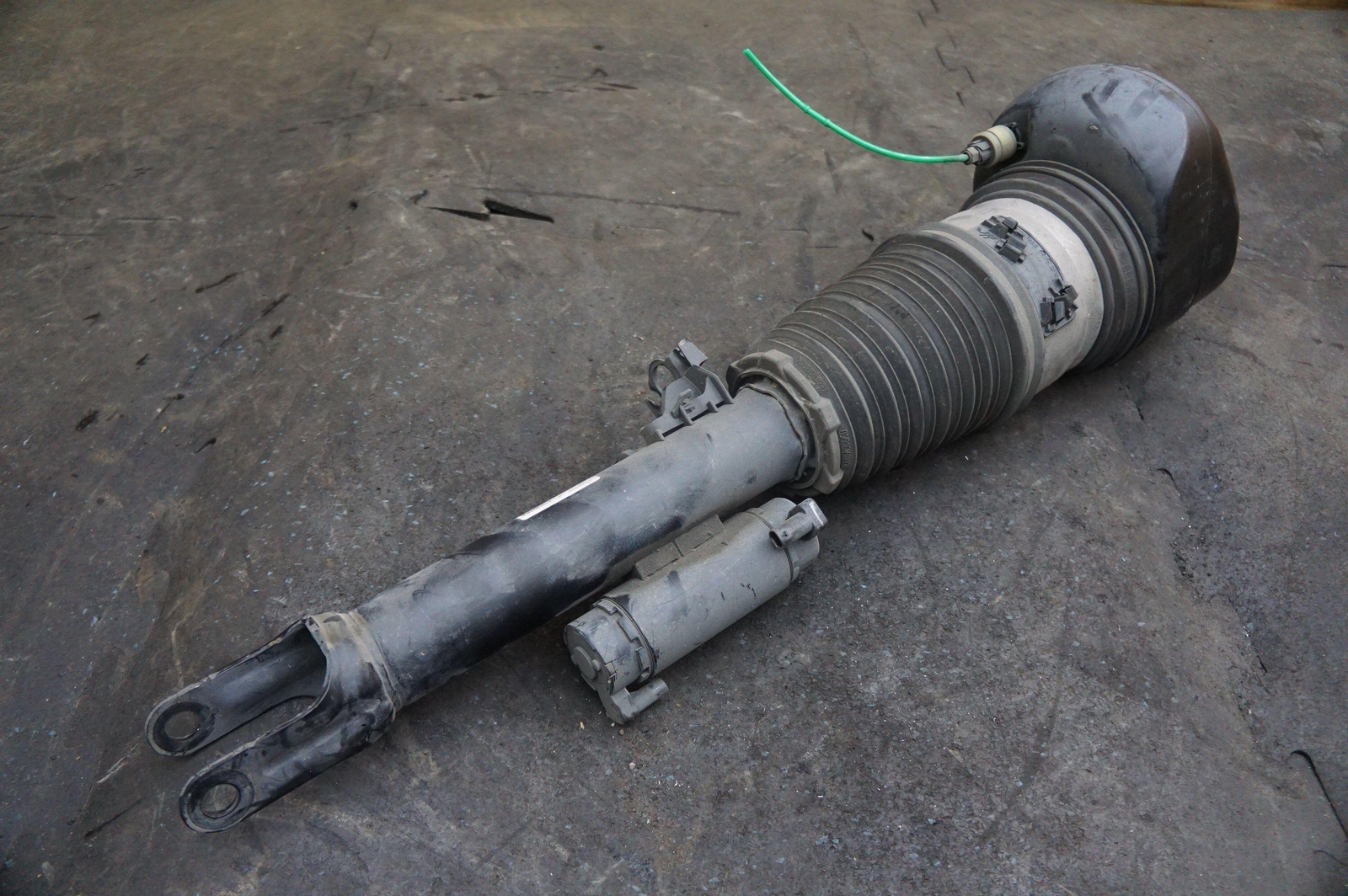 Front Left Driver Side Air Ride Shock Spring Strut Rwd 37106877555 Bmw ...