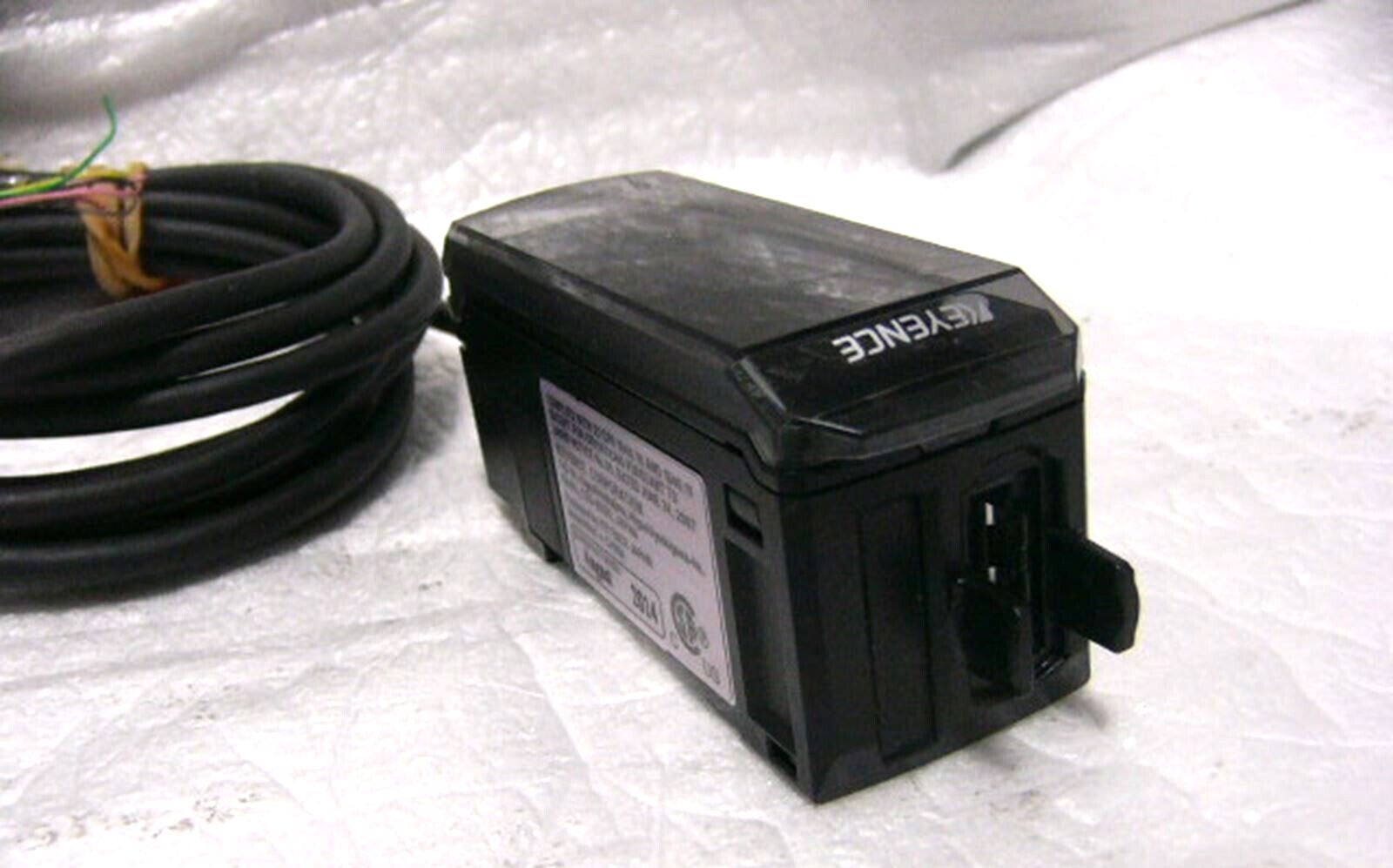 KEYENCE IL-1000 CMOS Laser Appli Sensor Amplifier Unit IL Series Used ...