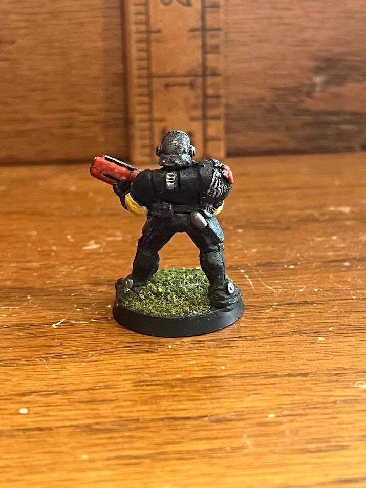 Warhammer 40K Necromunda Adeptus Arbites Enforcer Shotgun painted metal ...