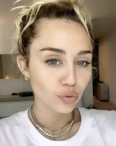 ‘Miley Cyrus’ Iconic Female Artist Sexy Celebrity 8X10 Color Glossy ...