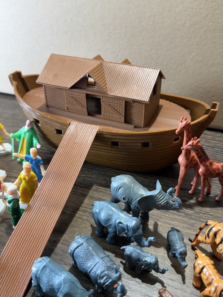 vintage noahs ark playset With Over 30 Pieces Made In HONG KONG | eBay