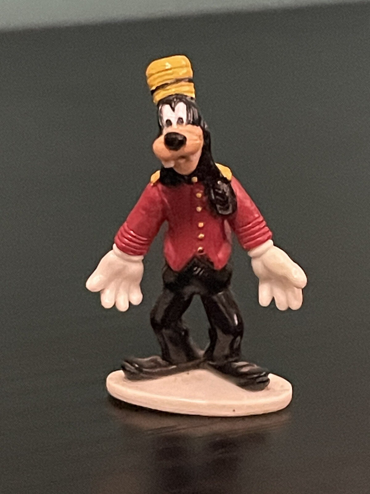 Disney Collector Packs Park Series 5 Tower Of Terror Bellhop Goofy Mini ...