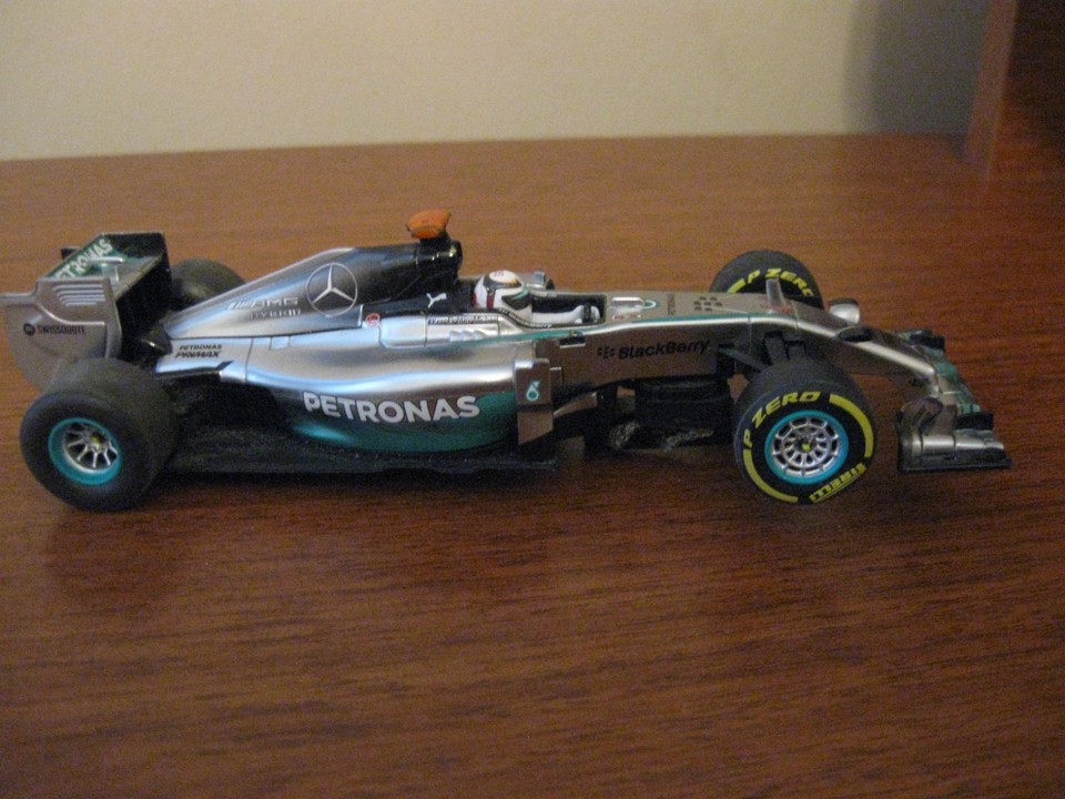 Carrera 1/32 Mercedes Benz F1 W05 Hybrid Slot Car Digital | eBay