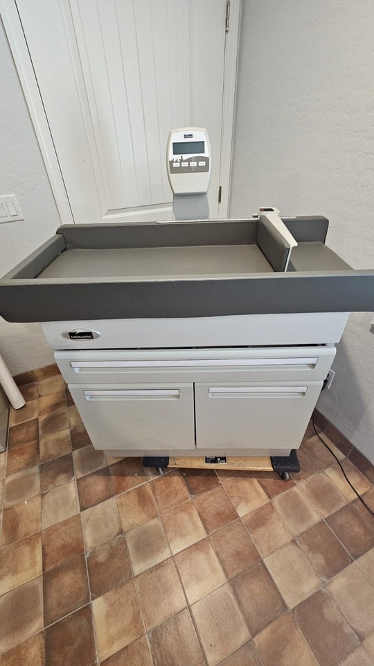 Midmark 640 Pediatric Examination Exam Table with Scale | eBay