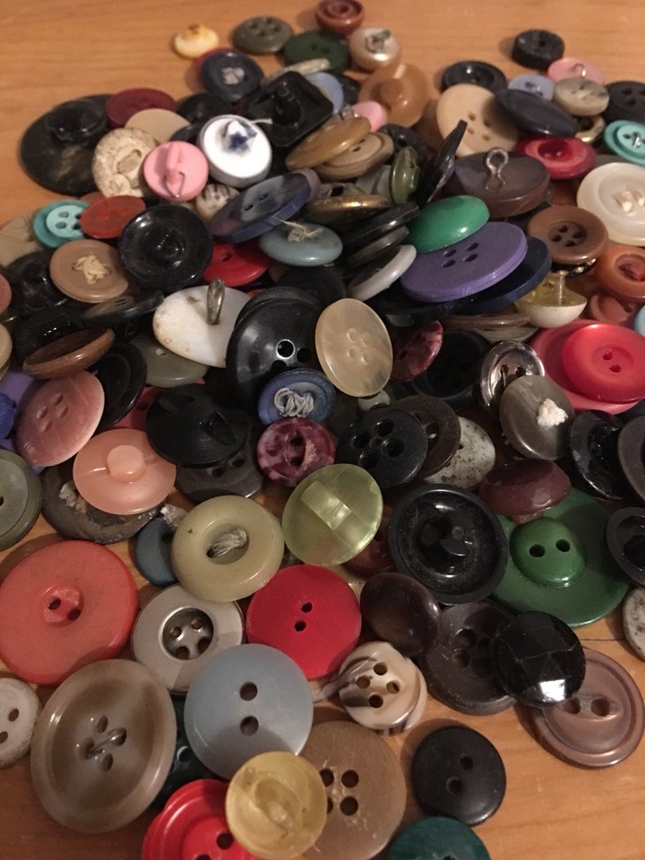 200 pc Lot Of Old Vintage & New Buttons -All Types & Sizes Hundreds Of ...