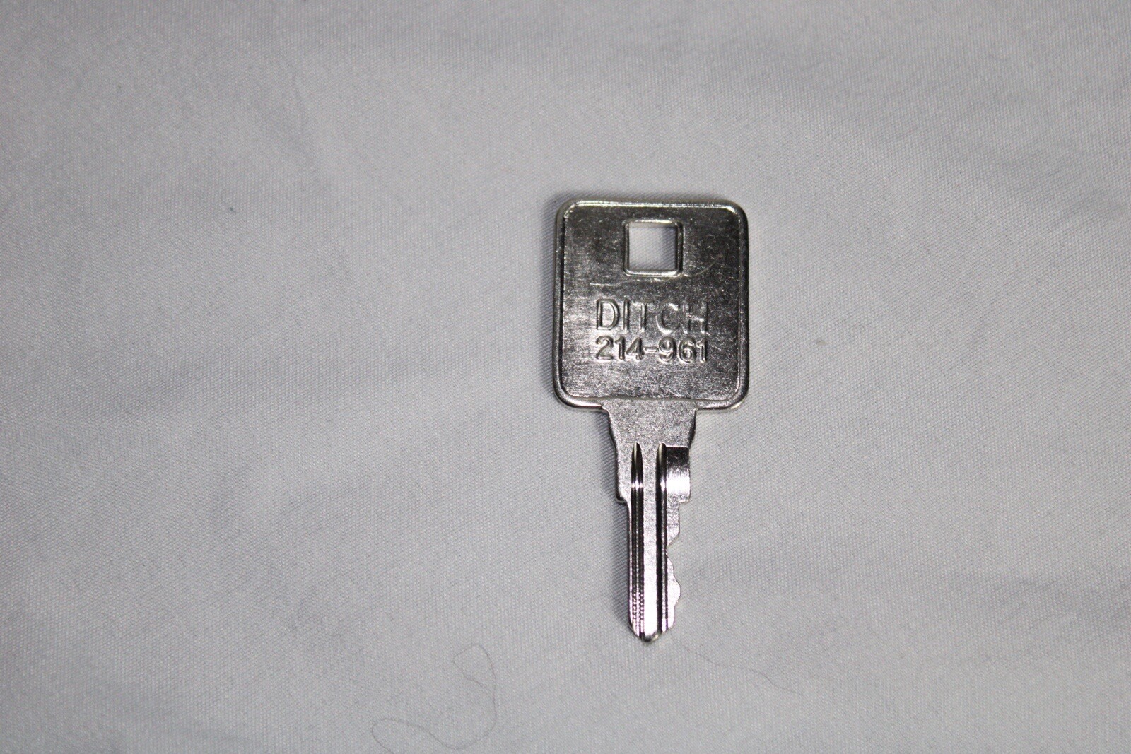 1 key fits Ditch Witch Trencher, PN 214-961 961 key fits model 1330 ...