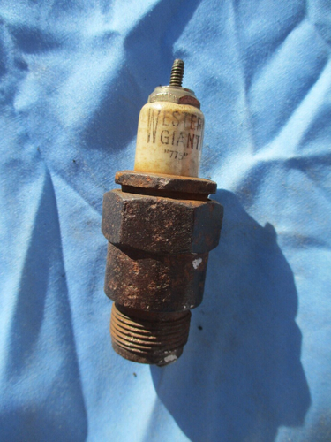 WESTERN GIANT Vintage Antique Spark Plug | eBay