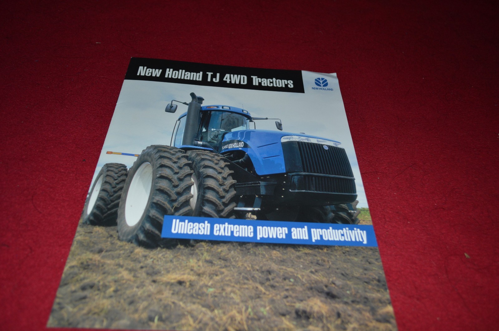 New Holland TJ275 TJ325 TJ375 TJ425 TJ450 Tractor Dealer's Brochure ...