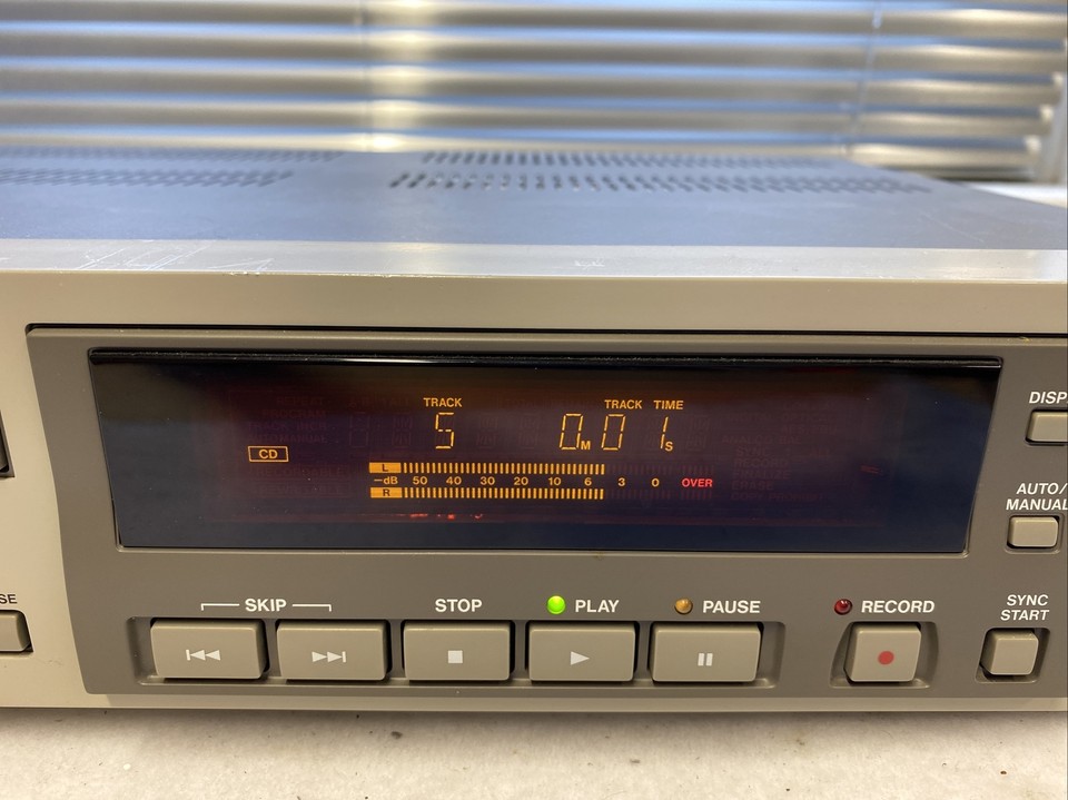 TASCAM CD-RW5000 Professional CD-Recorder + CD-Player - geprüft vom ...
