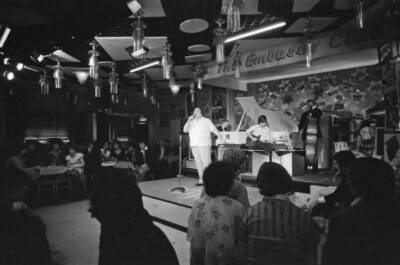 Bernard Manning performing at The Embassy Club in Manchester Berna- Old ...