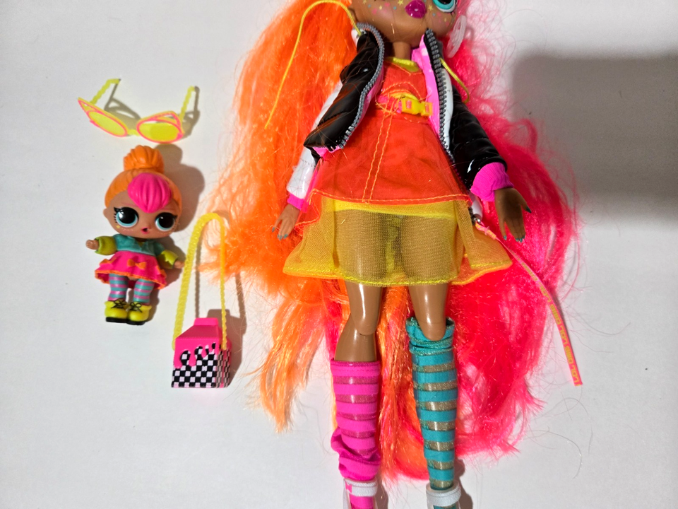 LOL Surprise OMG Fierce Neonlicious Fashion Doll W/ Lil sis Neon QT | eBay